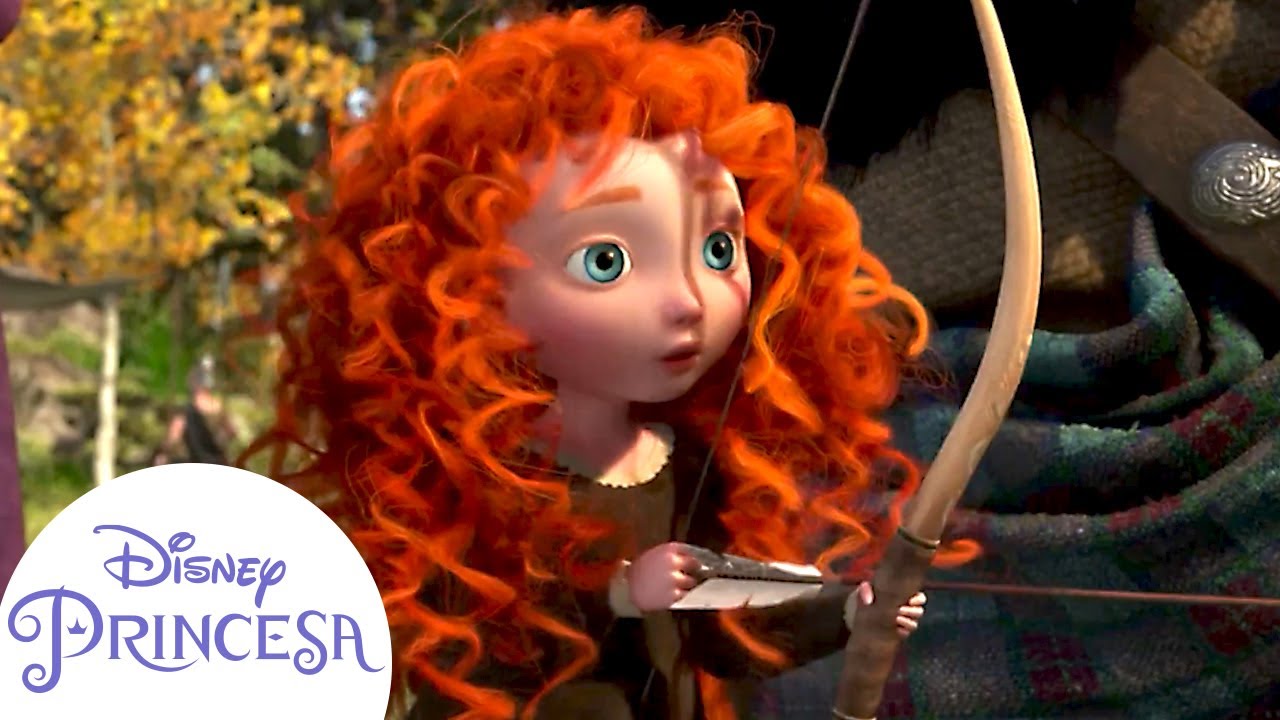 Merida bebê aprende arco e flecha com o pai | Valente | Disney Princesa ...